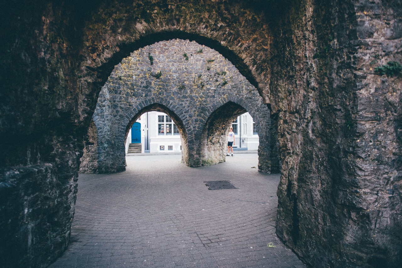 Explore Tenby - Imperial Hotel Lounge & Terrace