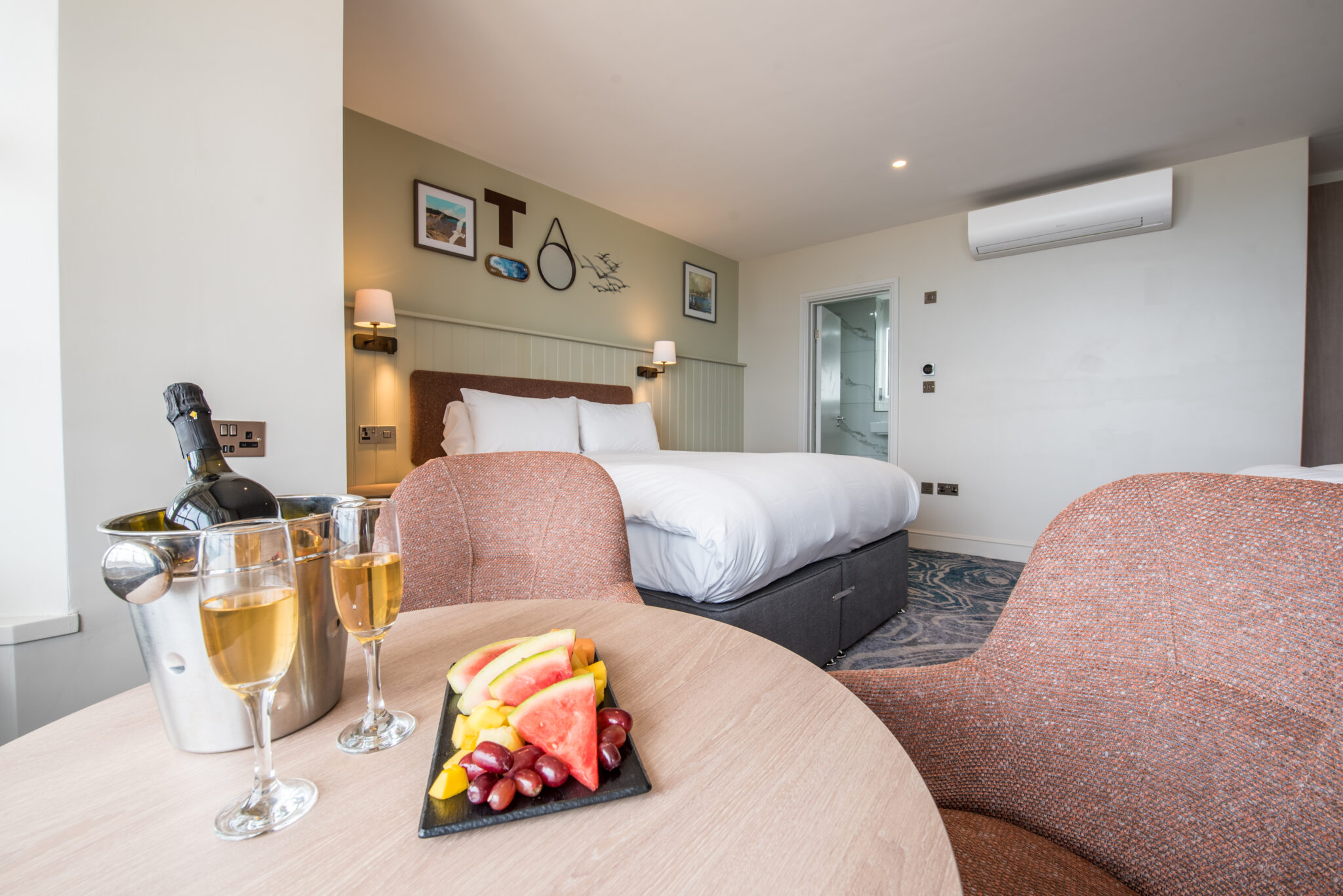 Stay in Tenby - Imperial Hotel Lounge & Terrace